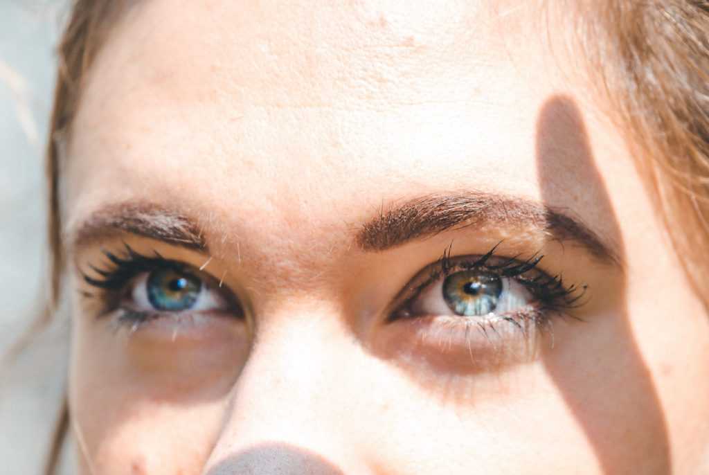 Maak eens wat vaker oogcontact: en wel híerom! - Blijtijds.nl