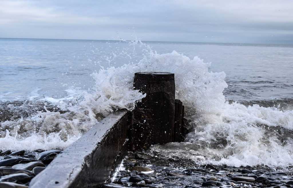 Dit moet je doen als je in een zeestroming terechtkomt - Blijtijds.nl